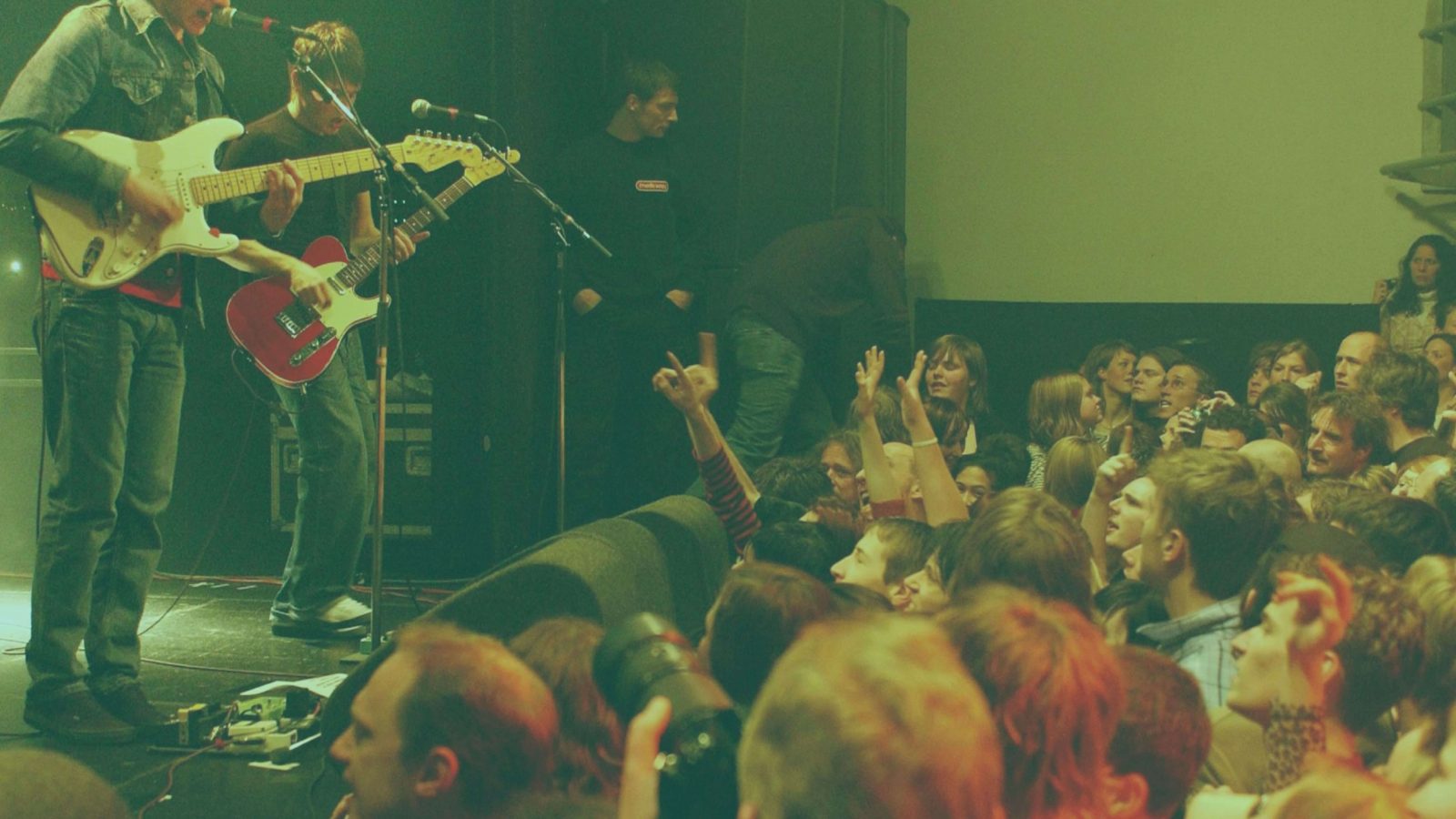 A Guide on How to Start Touring as a Musician - RouteNote Create Blog