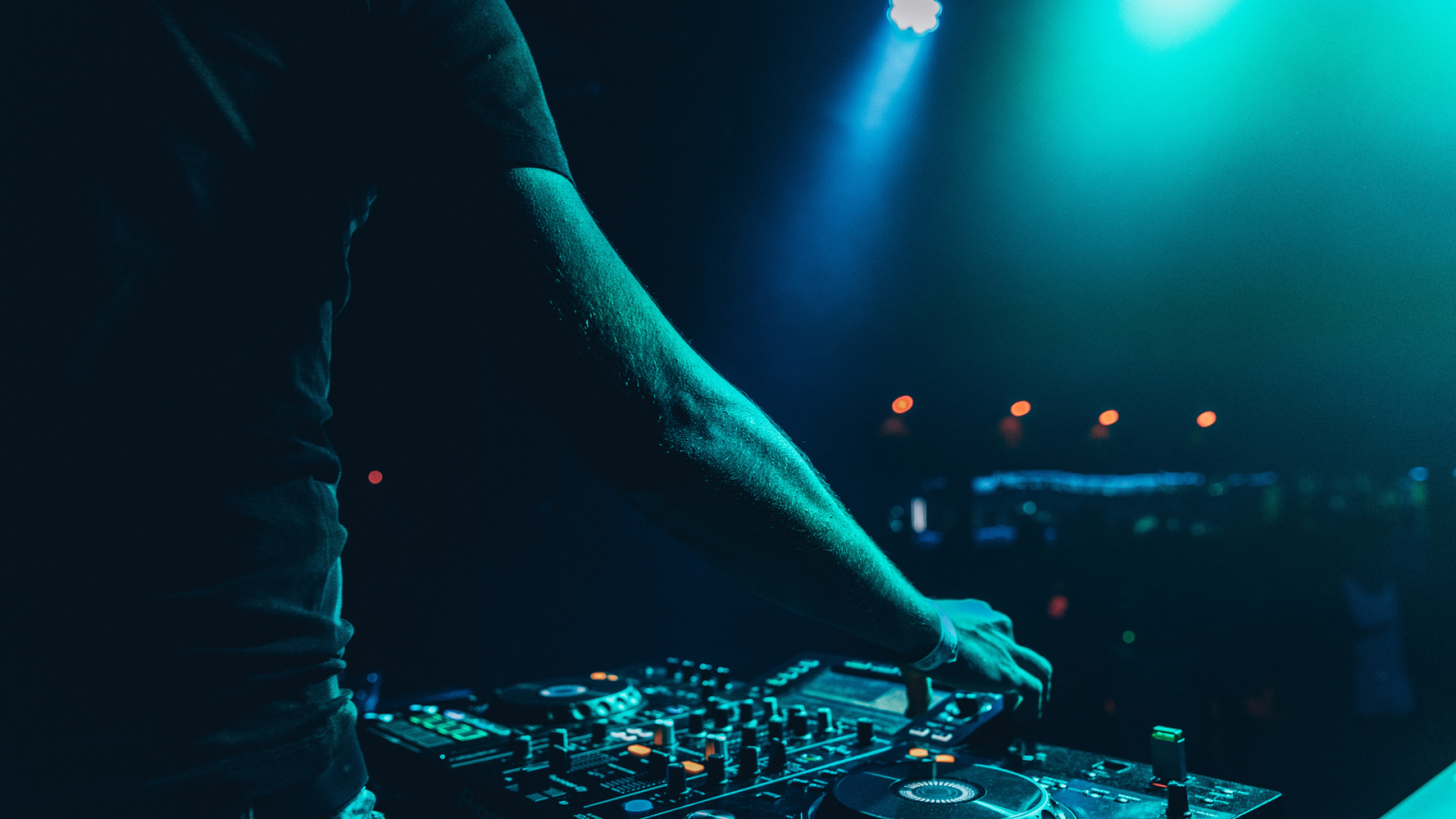 The 7 Essential Rules of DJing - RouteNote Create Blog